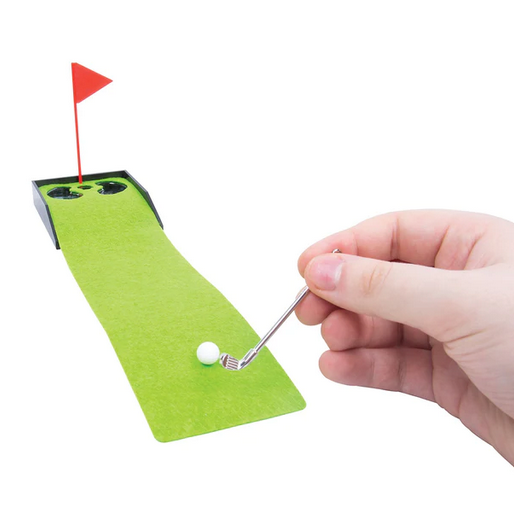 Probably the World's Smallest Mini Golf – World of Mirth